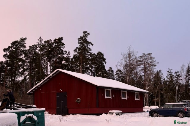 Ledig stallplats på Kungsgården Sköldnora finnes i Upplands Väsby | Hästnet