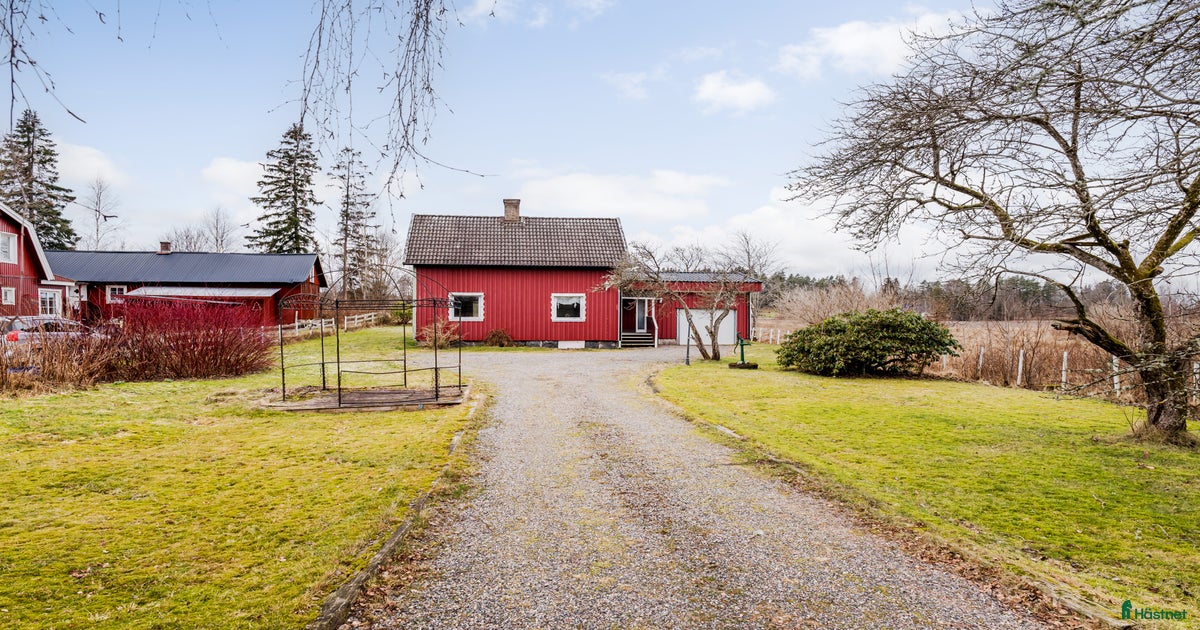 Hus med stall, hundhus och stort garage. till salu i Upphärad | Hästnet